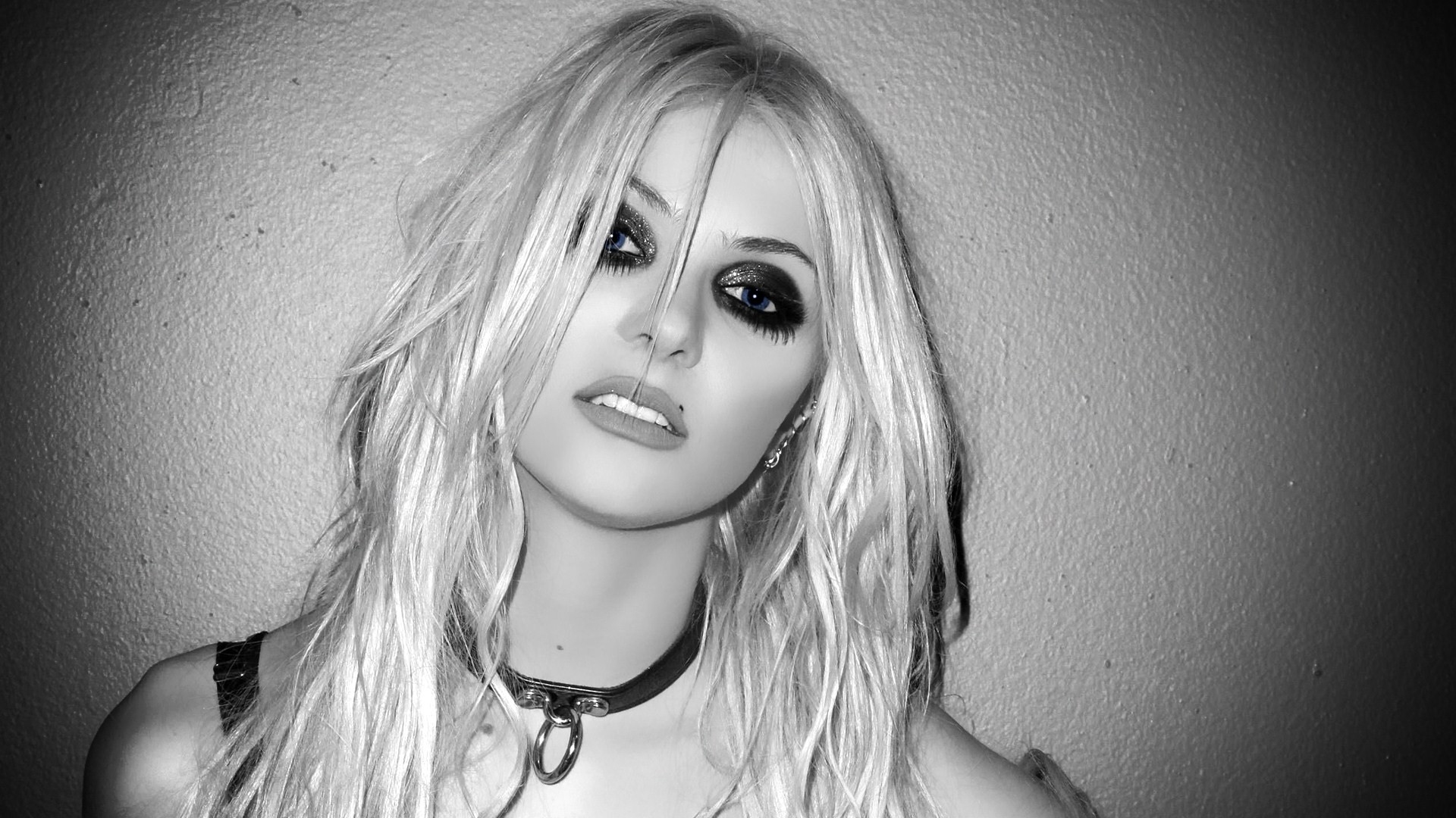 The Pretty Reckless Singer Taylor Momsen on Marilyn Manson Tour & New ...